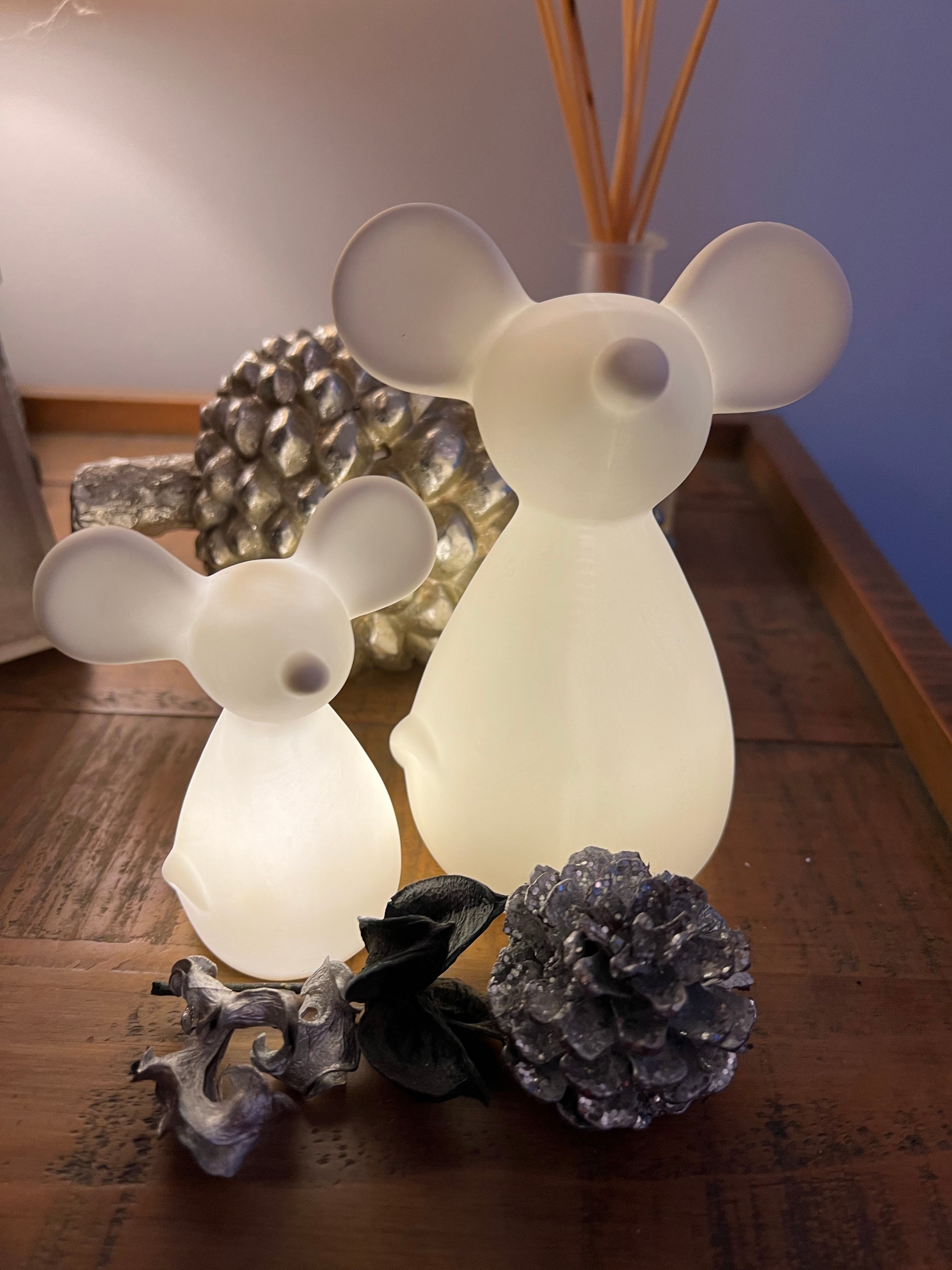 White matt light up tall mouse – Grangehouseinteriors